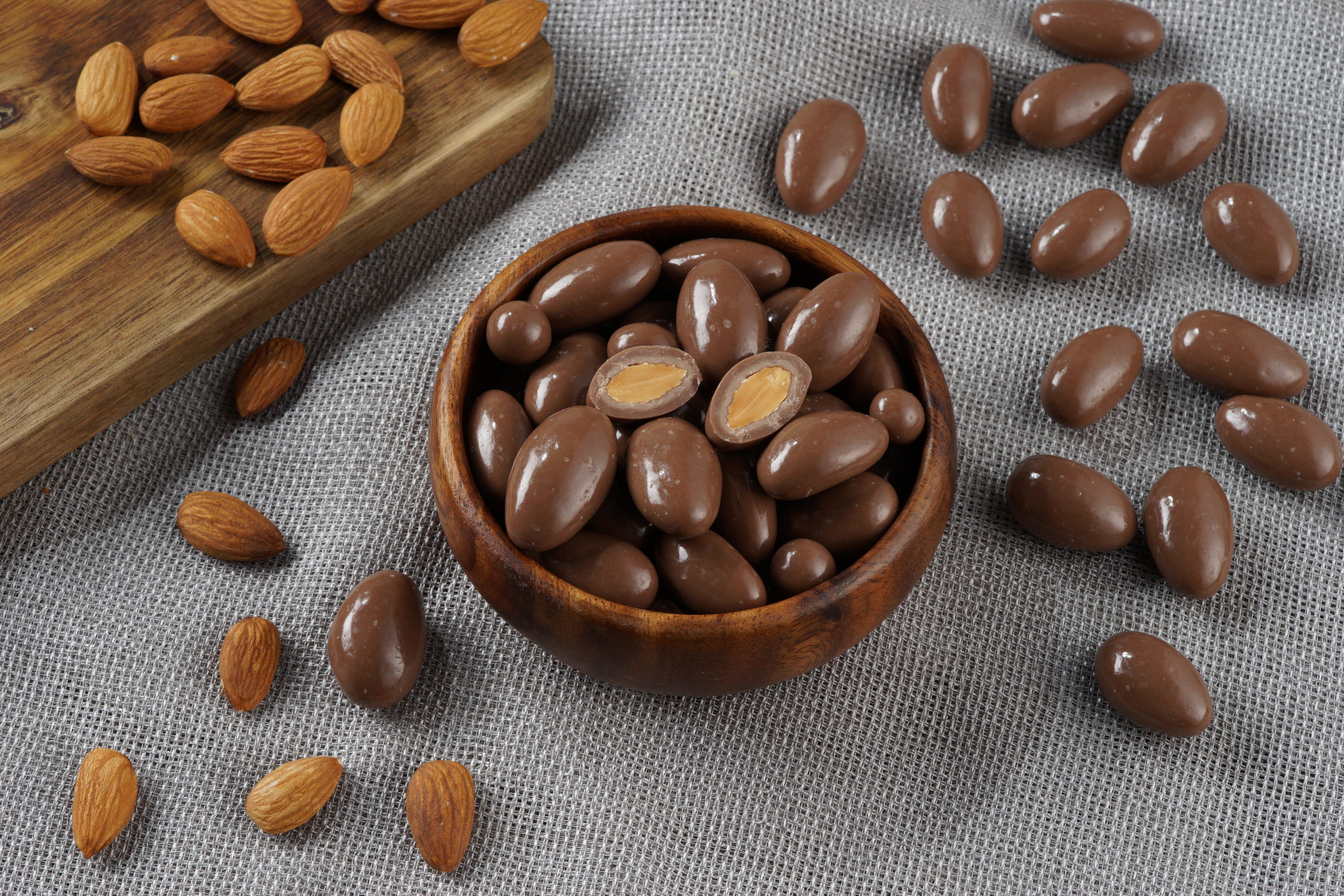 Chocolate coated almonds - trendside-group.com